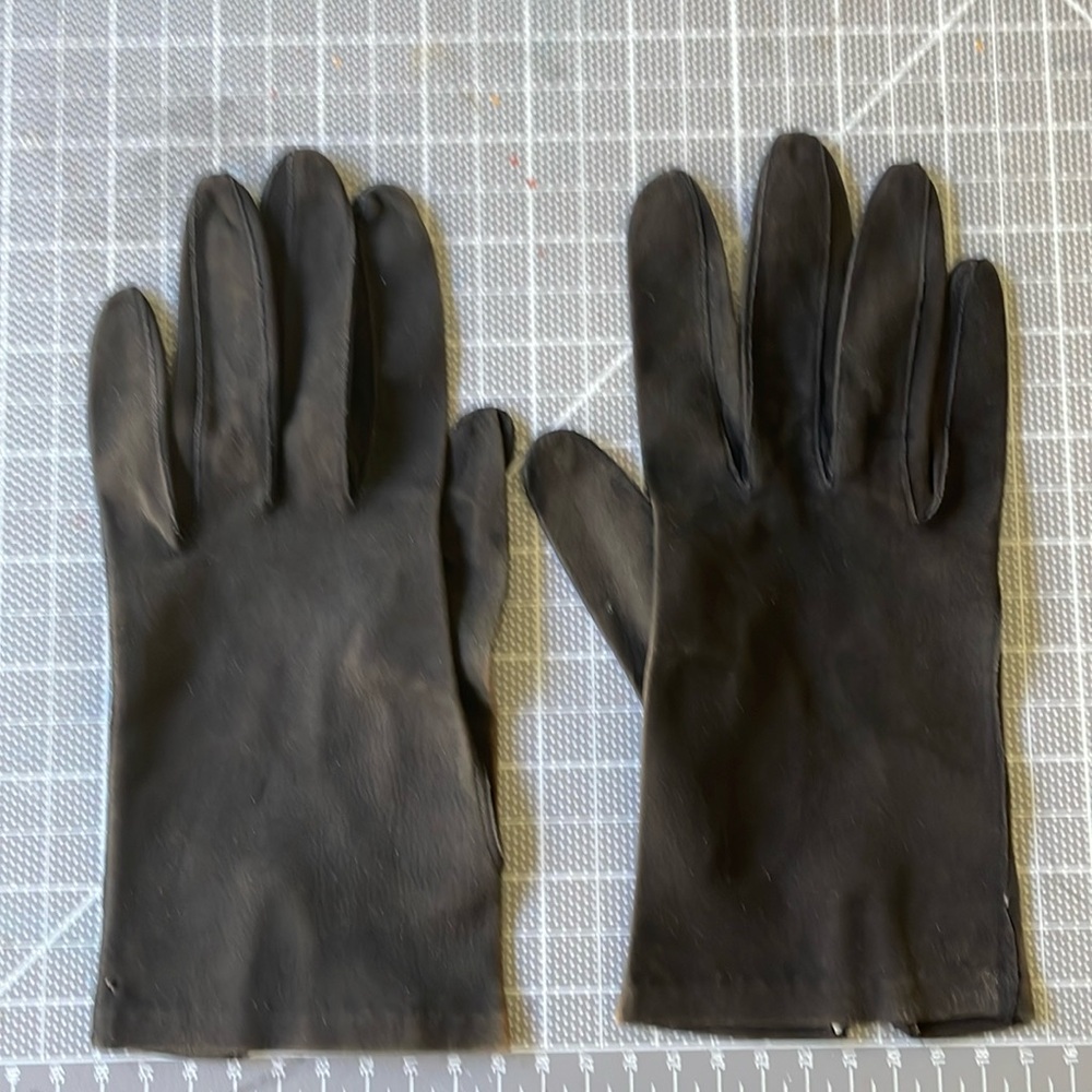 Black Suede Soft Gloves - Gem